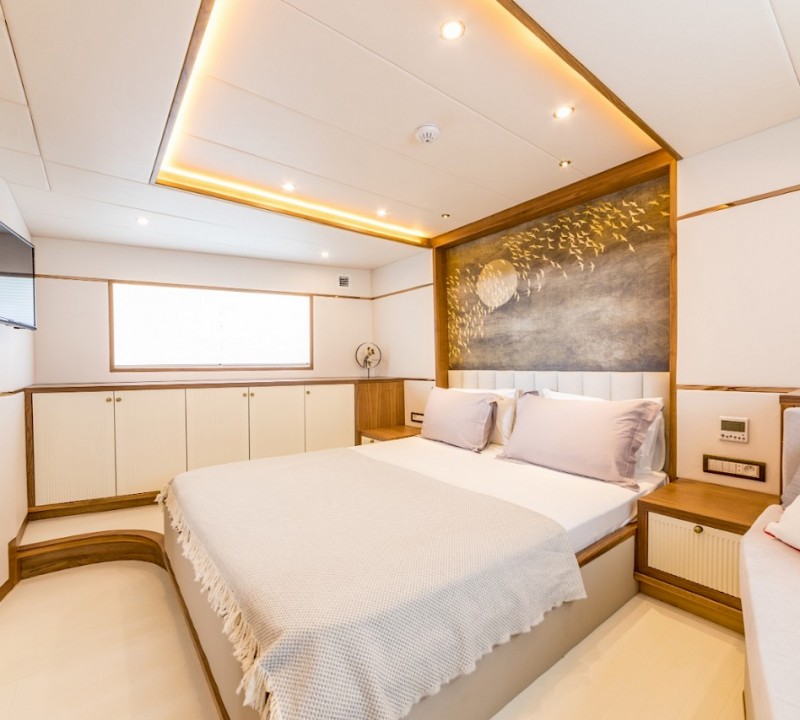 Yacht FLOKI, Custom | CHARTERWORLD Luxury Superyacht Charters